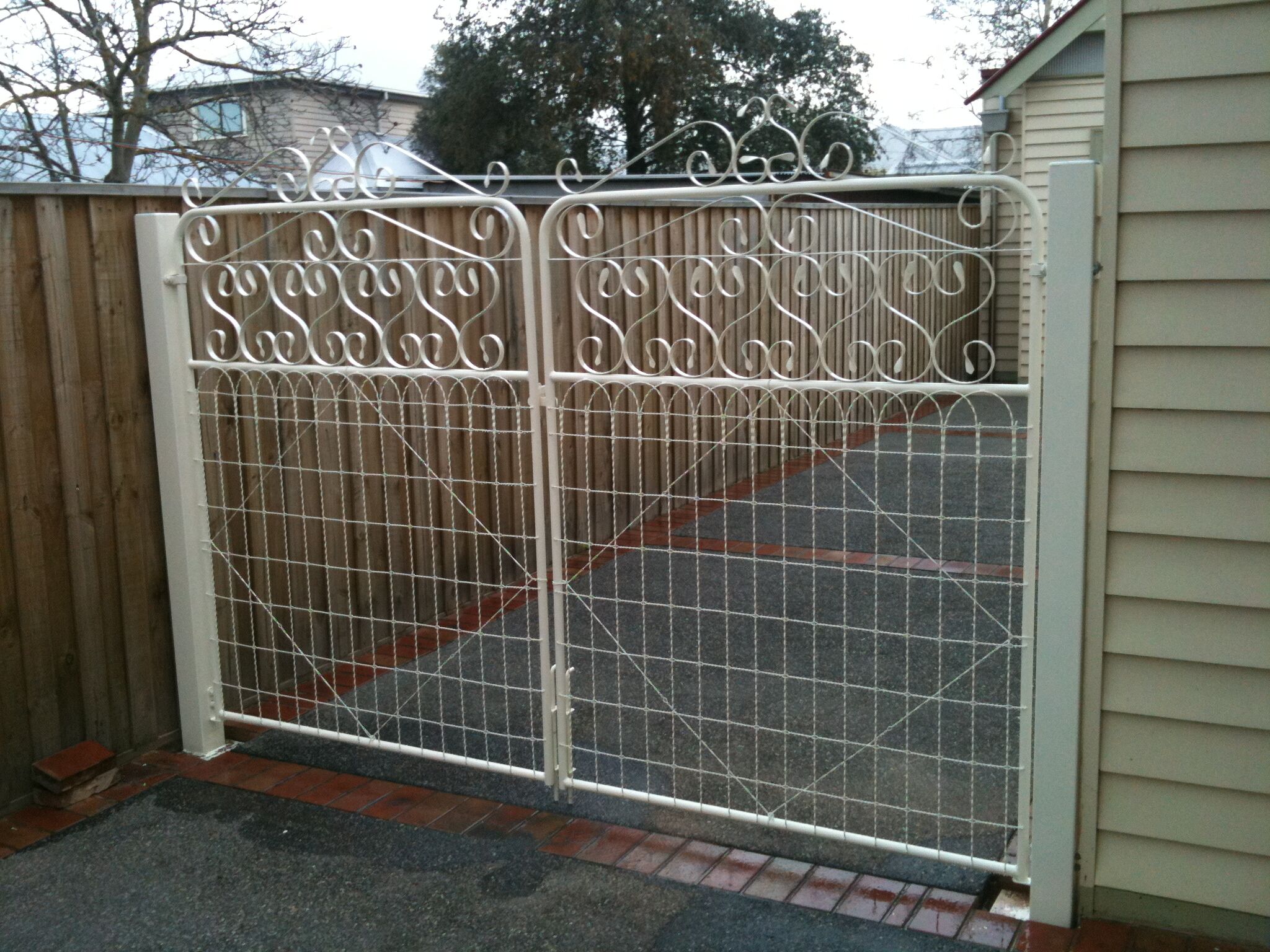 Big Red Heritage Wire & Gates – Australian Made Gates and Fencing