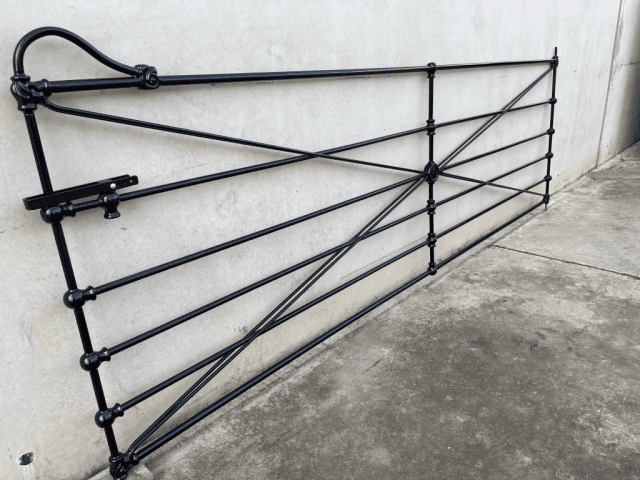 Kangaroo Sunshine Cast Iron Joint Gates – Big Red Heritage Wire & Gates ...